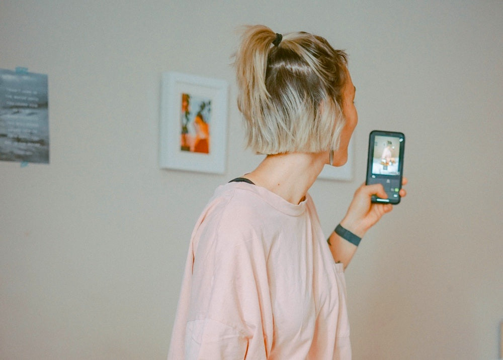 Here's What To Do When He Stops Texting – I AM & CO